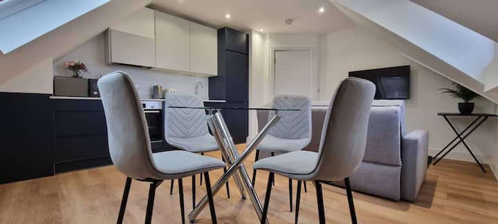 Star London Station Road 2-bed Loft Flat - Harrow