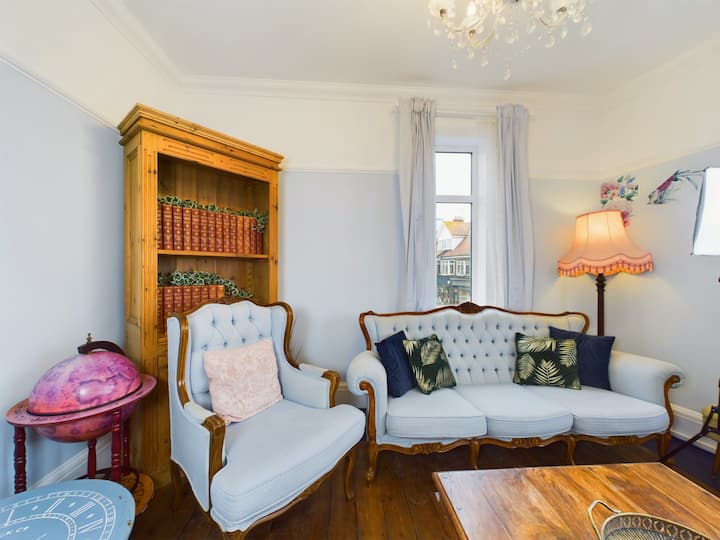 2-king Bed Apartment Heart Of Leigh + Real Piano - Southend-on-Sea