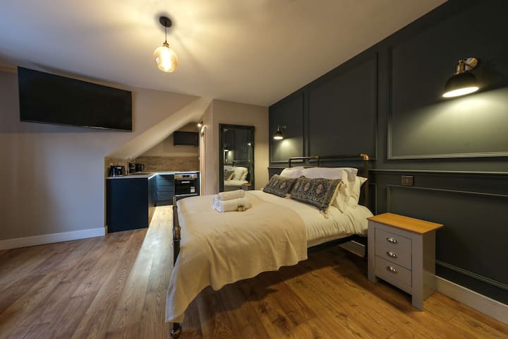The Willow - Studio 33 - Bristol