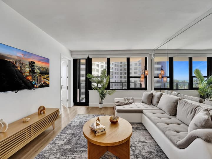 Beautiful Oceanview Condo 2bed 2bath 709 - Miami Beach, FL