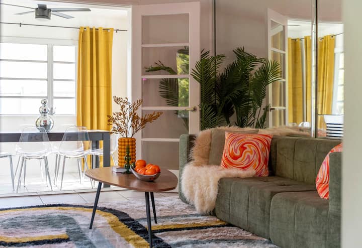 Retro Rewind, Stylish, Near Design District Miami - Miami