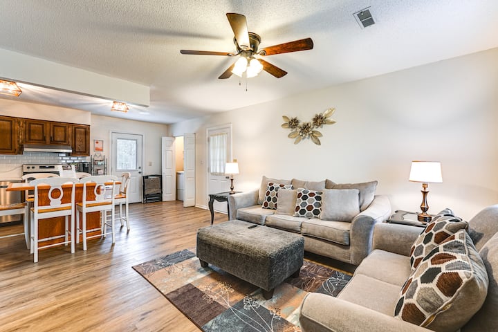 Deck & Fenced Yard: Family Home In Winterville - グリーンビル, NC