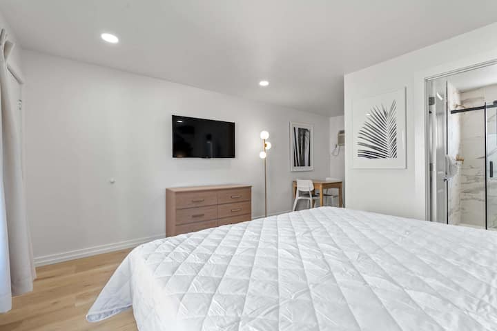 Boutique Motel Studio With King Bed Near The Beach - North Myrtle Beach, SC