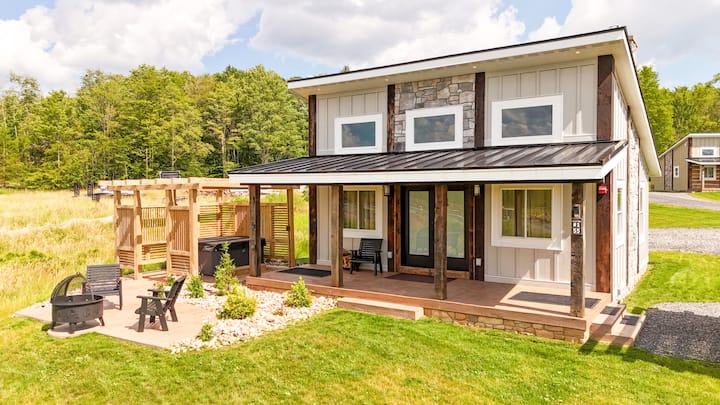 Modern, Luxury Cabin (1bed) W. Hot Tub, Fireplace - Canaan Valley, WV
