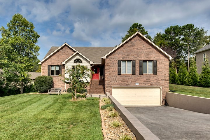 Spacious & Stunning Tellico Home - Tellico Village