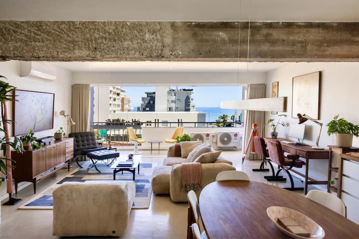 Newly Renovated, Central, Secure, A/cs And Views! - Le Cap