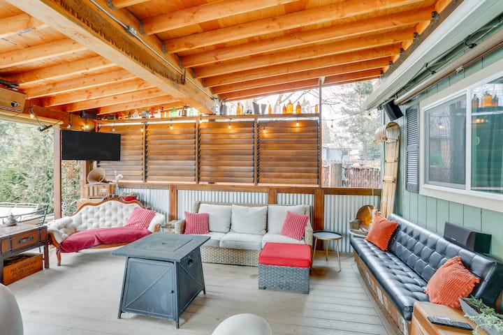 < 10 Mi To Trinity River: Family Home W/ Hot Tub! - Weaverville, CA