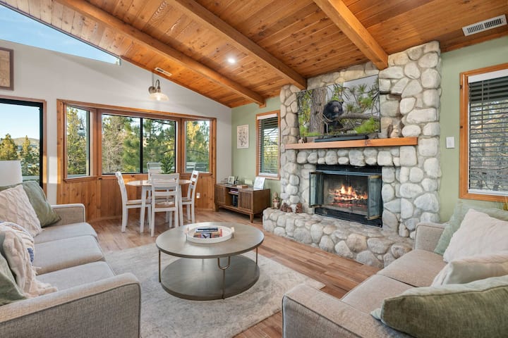 Eagles Nest• Hot Tub • Walk To Village - Big Bear Lake, CA