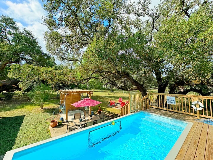 Horseshoe Hideaway: Pool+fire-pit+game Room - Canyon Lake, TX