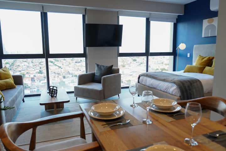 Apt For 4 | Pool, Terrace & City Views - Guadalajara