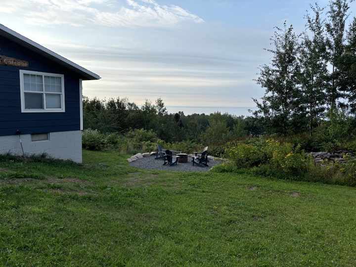 Cottage Overlooking Lake Superior - Tettegouche State Park, Silver Bay