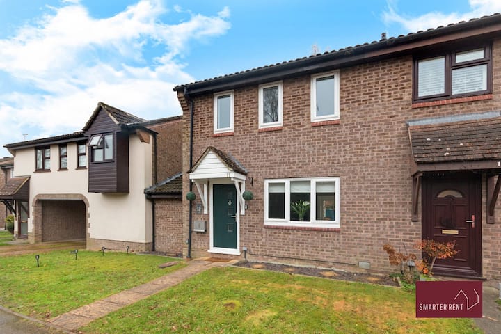 3 Bedroom House In Bracknell With Garden - Bracknell