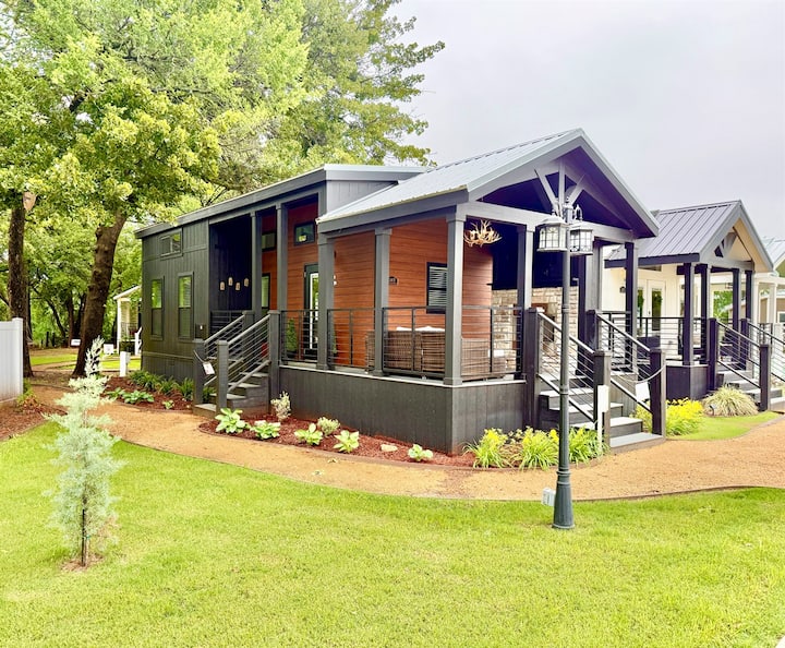 Downsized Delight Tiny House W/ Outdoor Fireplace - Little Elm, TX