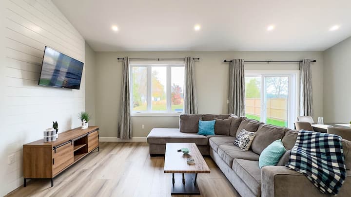 Adore The Shore - King Bed! - Bayfield