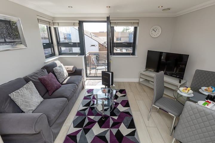 Flat 8 - Luxury 2-bed, Bathroom With Balcony - Henley-on-Thames