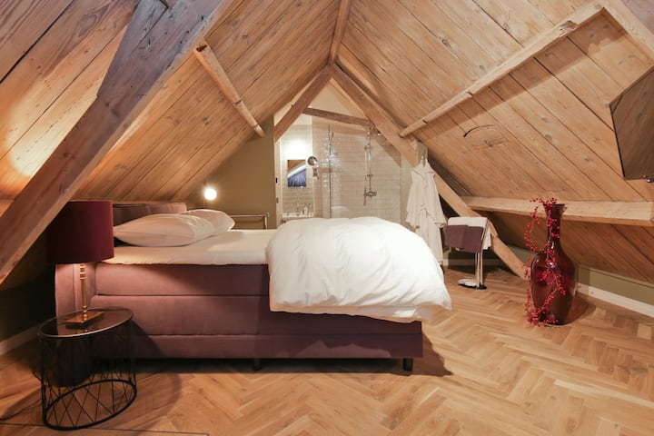 Wilma J Suites - Romantic Attic - Breukelen