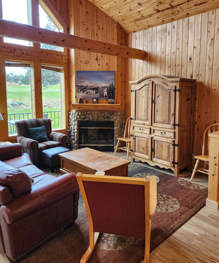 3br Chalet With Hot Tub | Free Parking. Pool. Golf - Redmond, OR