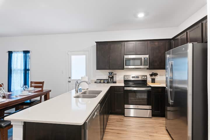 Spacious 3br Home With Large Backyard - Bastrop, TX