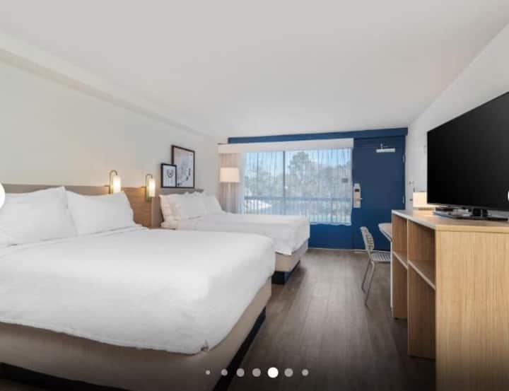 4 Family Ready Rooms W/ Outdoor Pool Access - Hilton Head Island, SC