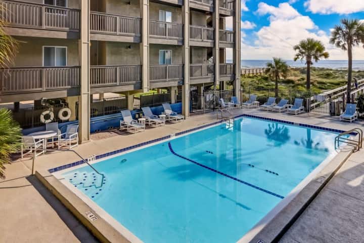 Oceanfront Condo • Pool • Direct Beach - Fernandina Beach, FL