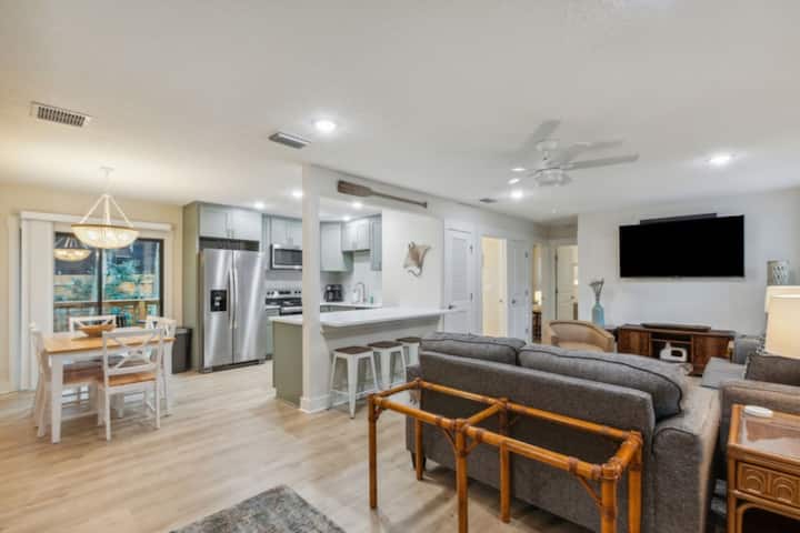 30+ Day Coastal Cottage Near Downtown - Fernandina Beach, FL