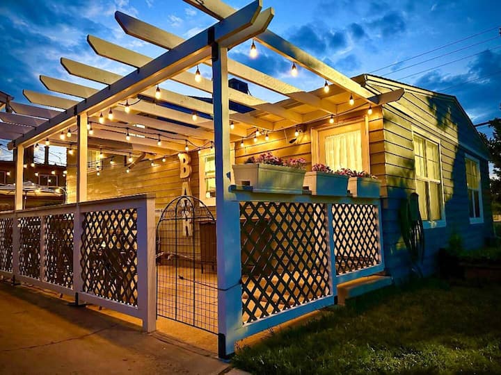 Adventure Awaits! Home W/patio Hot Tub - Denver