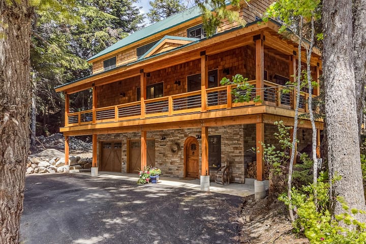 3br Ski In/out Access, Indoor Sauna, & Fireplace - Snoqualmie Pass, WA