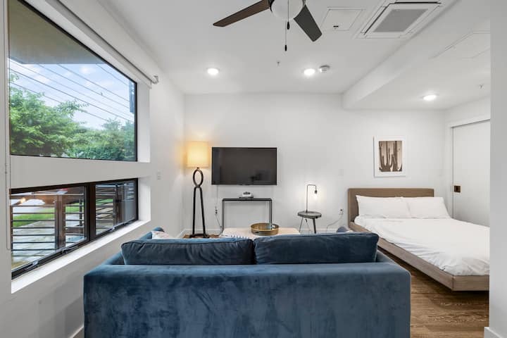 Prime Dt Atx Studio | Mins To Rainey St | Patio - Austin, TX