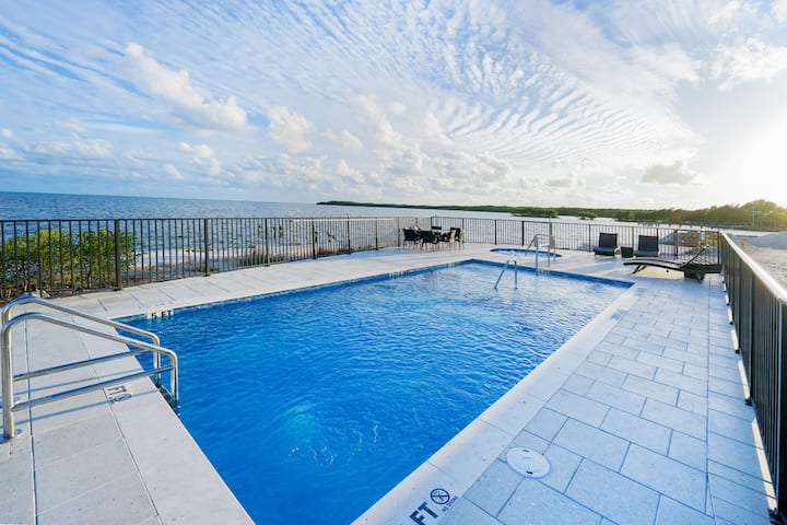Waterfront Paradise | Pool, Hot Tub & Kayaks - Key Largo, FL