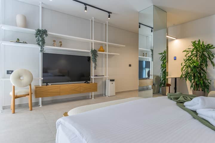 Boho Studio: Wild Flowers | Mar Mikhael - Beirut