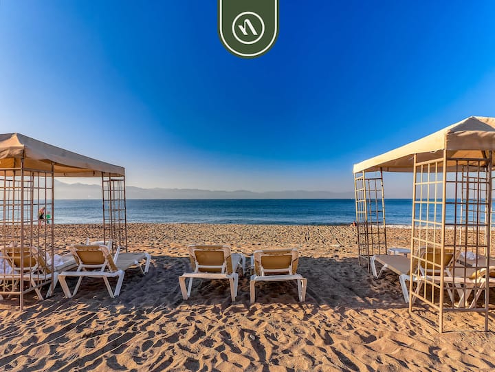 Beachfront 2 Br Condo - Beach - Pools - Tennis - Puerto Vallarta
