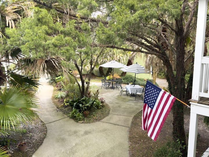 Downtown Ocean Springs, 2 Bed / 2.5 Bath W Garage - Ocean Springs, MS