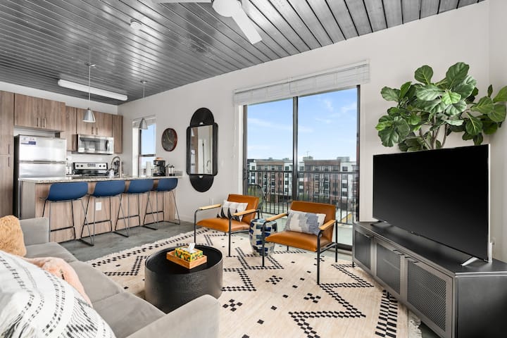 Lodgeur | Chic & Airy 2br Loft | Midtown - Houston Zoo, Houston