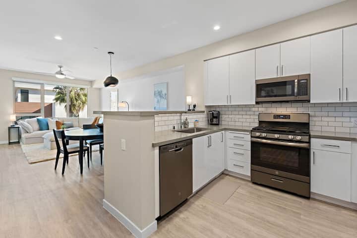 Luxurious Unit - 2 Blocks From The Ocean - Oceanside, CA