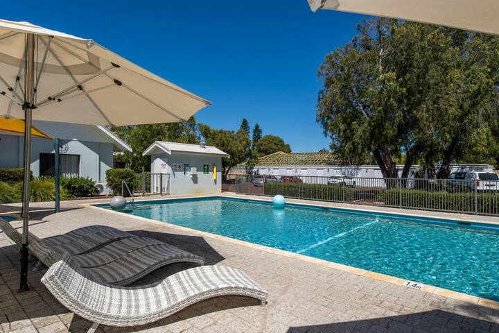 Cape View Beach Resort - Endless Summer - Broadwater