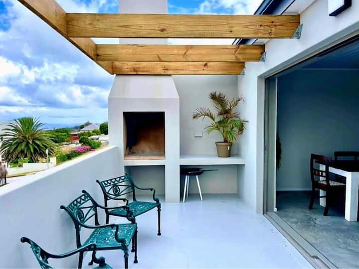 Unwinding Mossel Bay Luxury Holiday Home - Mossel Bay