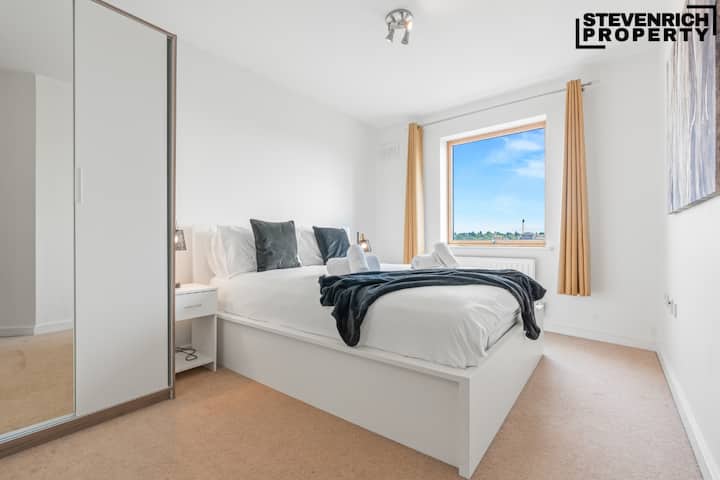 Central City View Apartment|parking|2 Bed|3 Guests - Reading