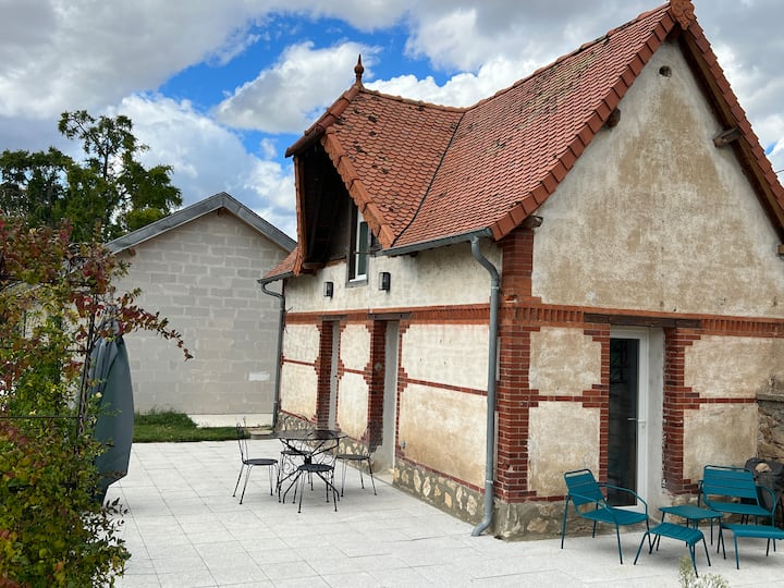 Gite Rouge Dans La Propriété Château Camus - Montmarault