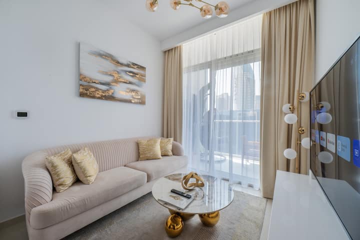 Stylish 1-bedroom Apartment With Burj Khalifa View - Dubai