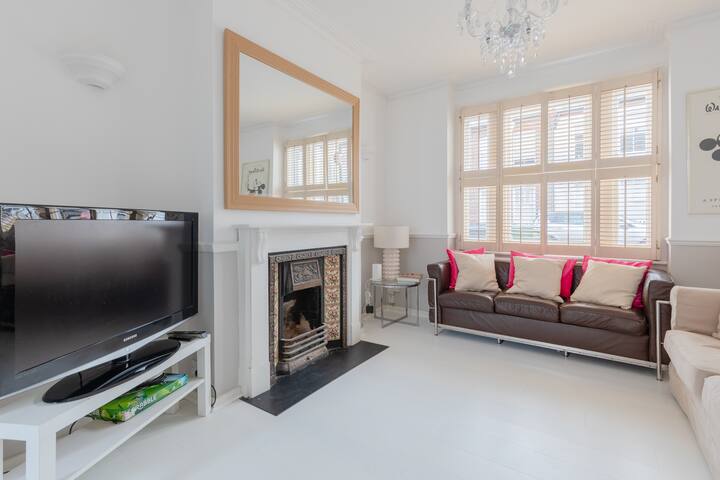 Inviting 4bd Home With Roof Terrace, Nine Elms - Forest