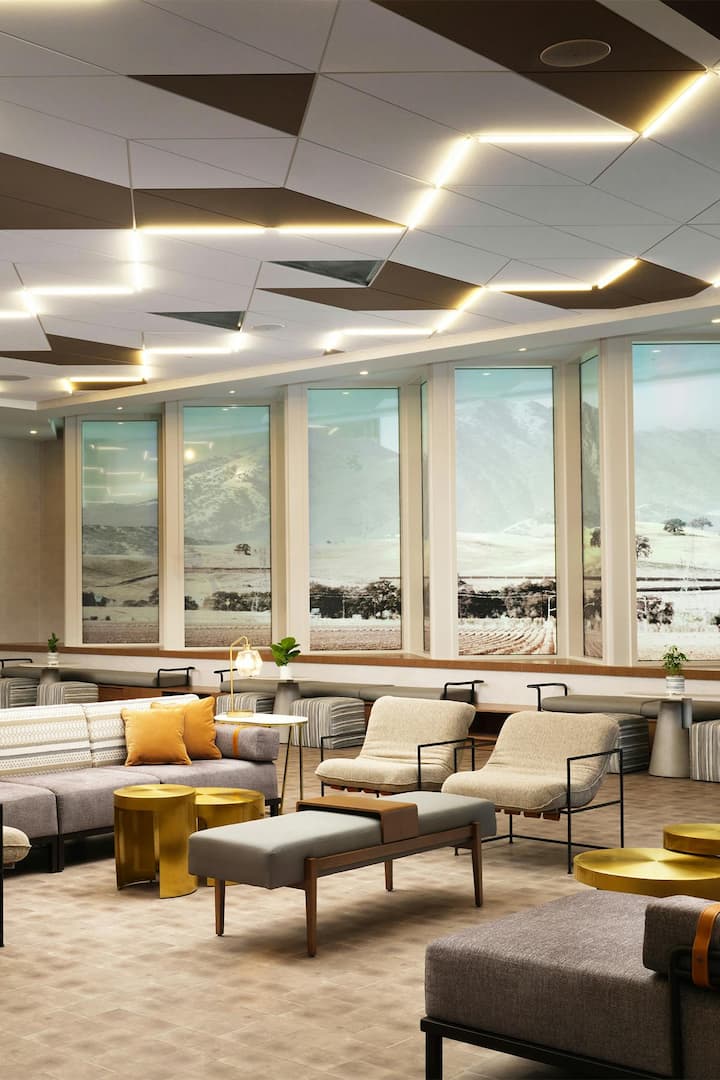 Just 2 Miles From The Airport - Irvine, CA