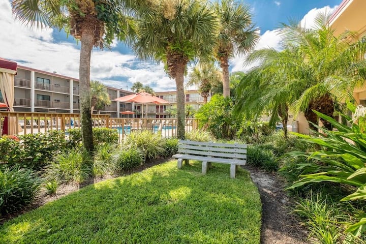 Budget-friendly Room In Naples | Free Parking - Naples, FL