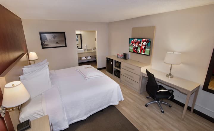 Affordable Naples Hideaway, Near Beach - Naples, FL