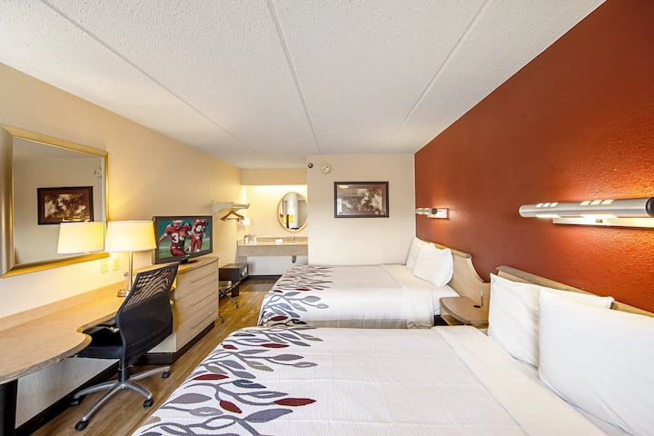 2 Charming Budget Rooms Ideal For Families W/ Pets - Canton, OH