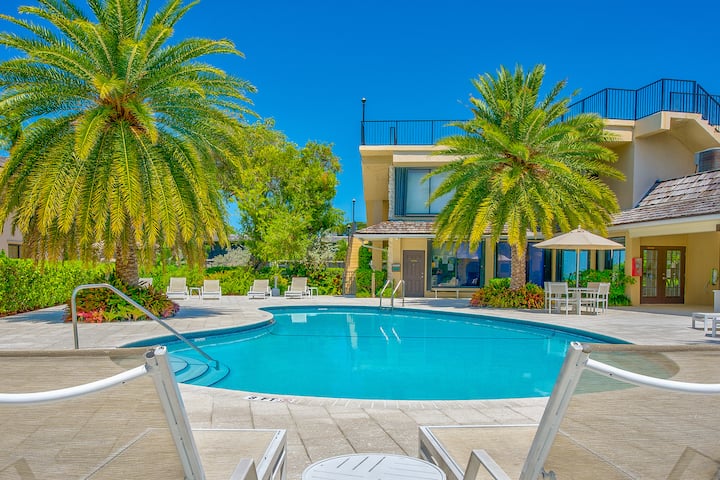 Buttonwood Bay End Unit Boat Slip Pickleball Court - Key Largo