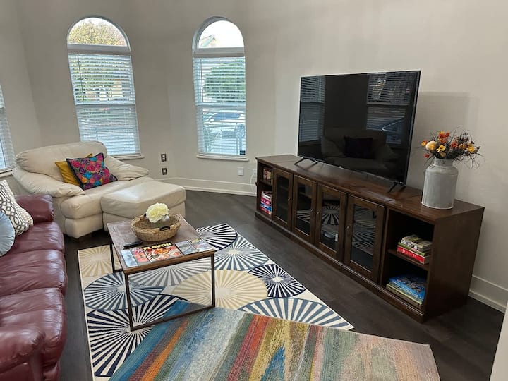 The Azure Charm 3/2 Home By The Pearl & Fort Sam - San Antonio, TX