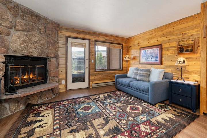 Second Floor Pet Friendly Studio W/ Nature View - Granby, CO