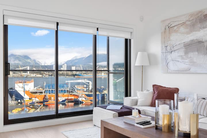 Modern 3br Home | Balcony W/ Ocean & Mountain View - 