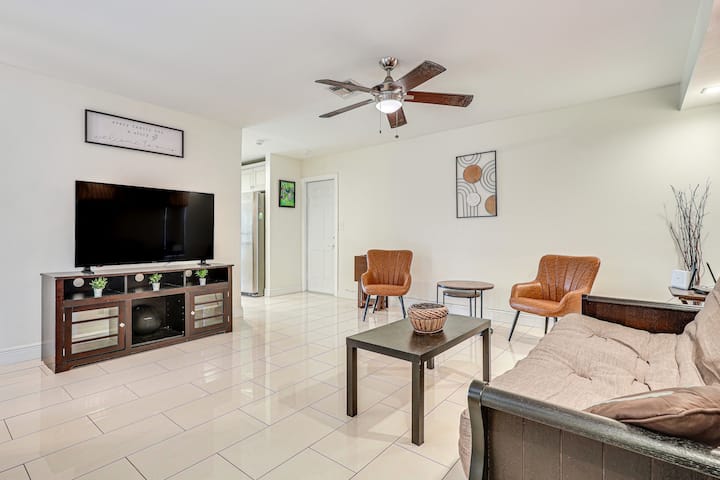 Hot Tub Haven: 4 Mi To Hard Rock Stadium! - Miramar, FL