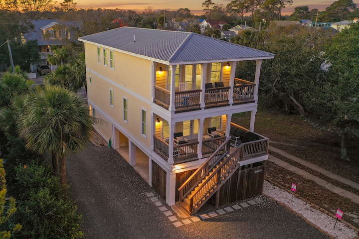 Coastal Livin', Walk To Beach, Heated Pool Access - Tybee Island